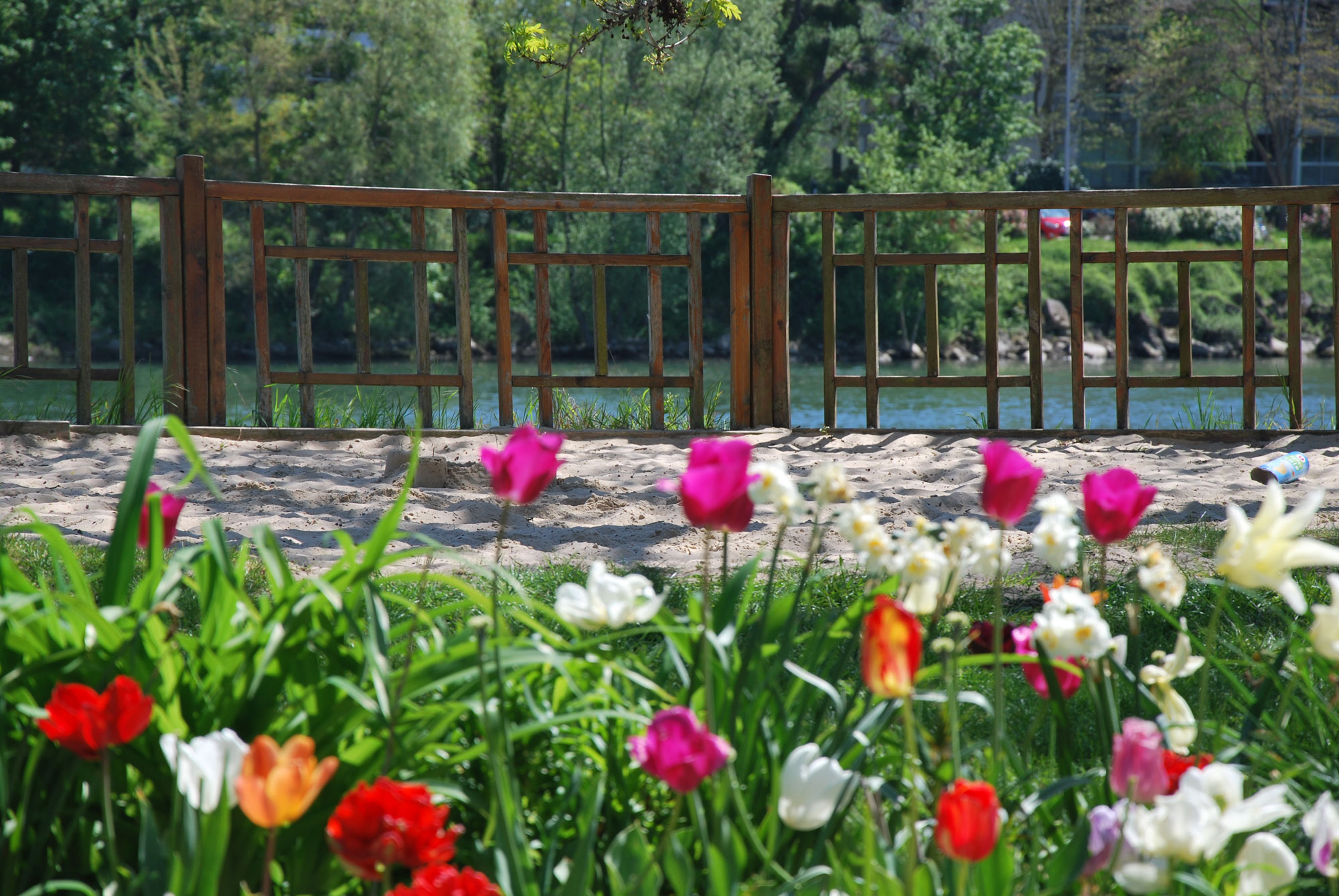 The Parc Corbière du Pecq: a landscaped park bordering the Seine ...