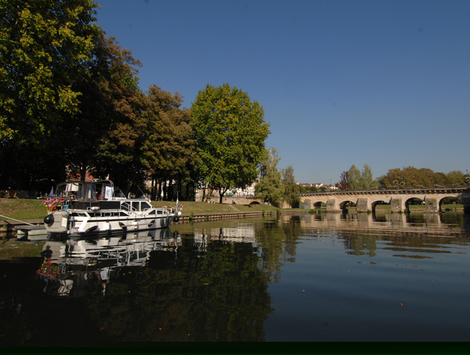 A pied sur le sentier du patrimoine de Meulan-en-Yvelines - Destination ...
