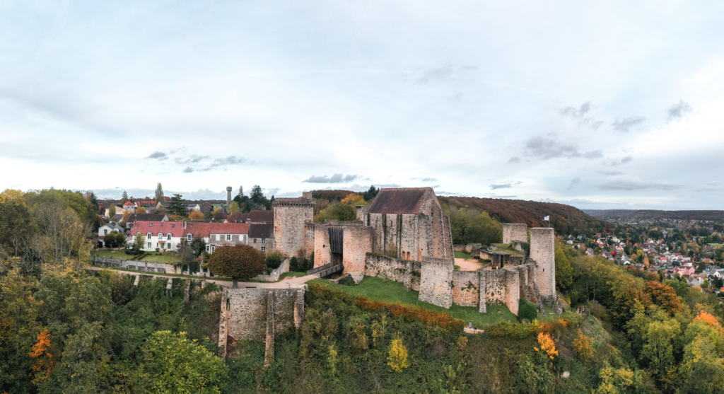 Le puits et la cour - Destination Yvelines